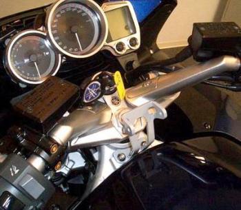 ΒΑΣΗ GPS ΓΙΑ YAMAHA FJR 1300 06 SW-MOTECH Βάσεις Στήριξης moto